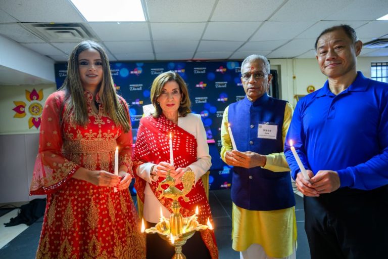 New York Governor Kathy Hochul celebrates Diwali at BAPS Swaminarayan ...