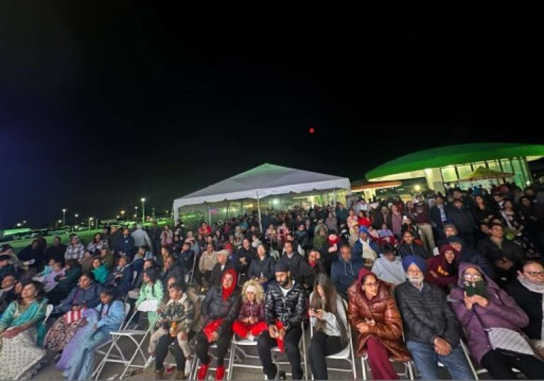 Huge Crowd celebrates Grand 10th Dushahra Festival at Lido Beach, Long ...